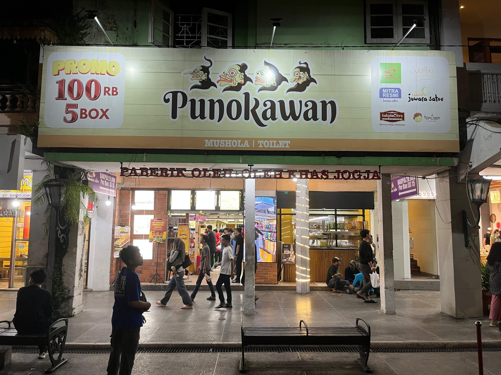 Manufaktur produk kayu untuk kitchenware, interior dan rumah kayu